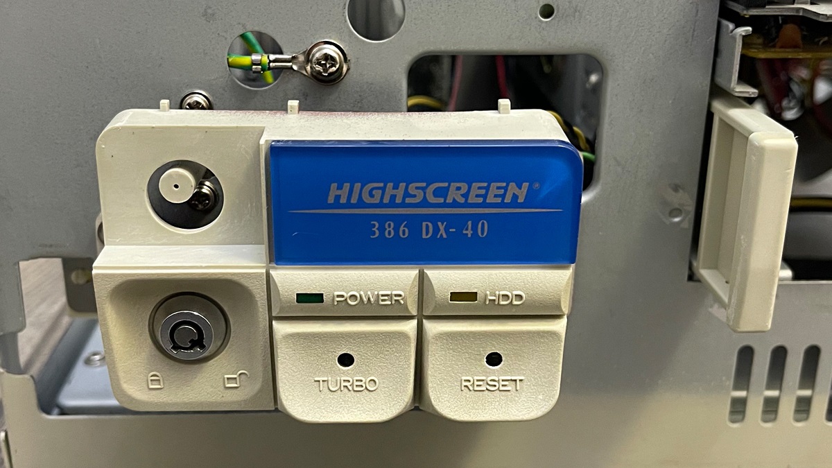 Dusty Voodoo 3dfx - Vobis Highscreen Colani 386 DX-40