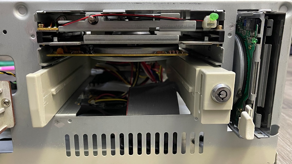 Dusty Voodoo 3dfx - Vobis Highscreen Colani 386 DX-40