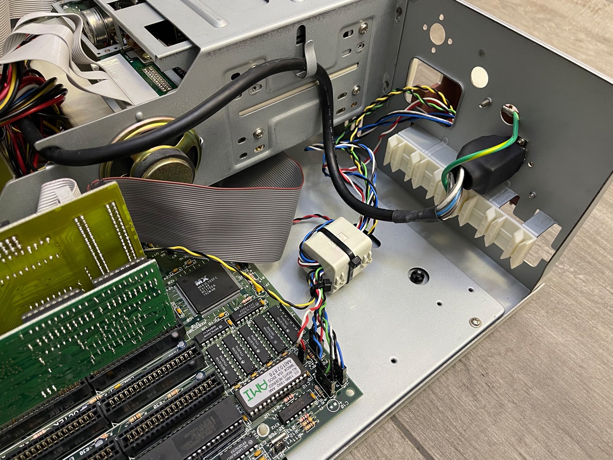 Dusty Voodoo 3dfx - Vobis Highscreen Colani 386 DX-40