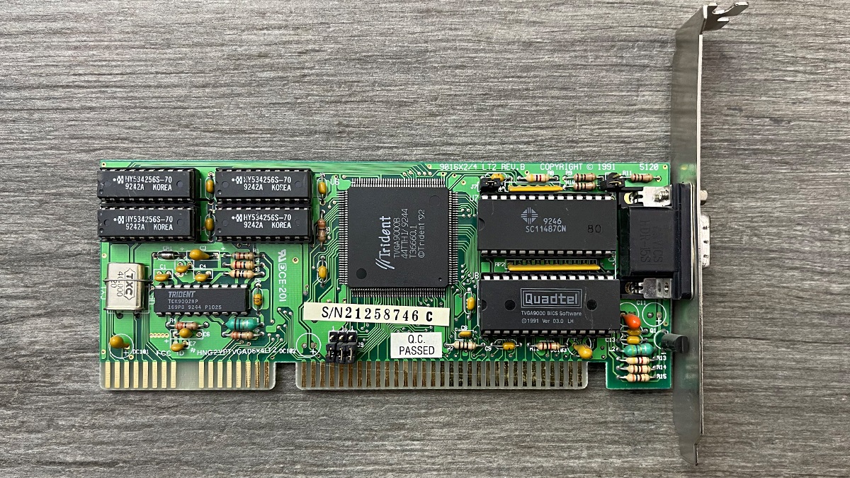 Dusty Voodoo 3dfx - Vobis Highscreen Colani 386 DX-40